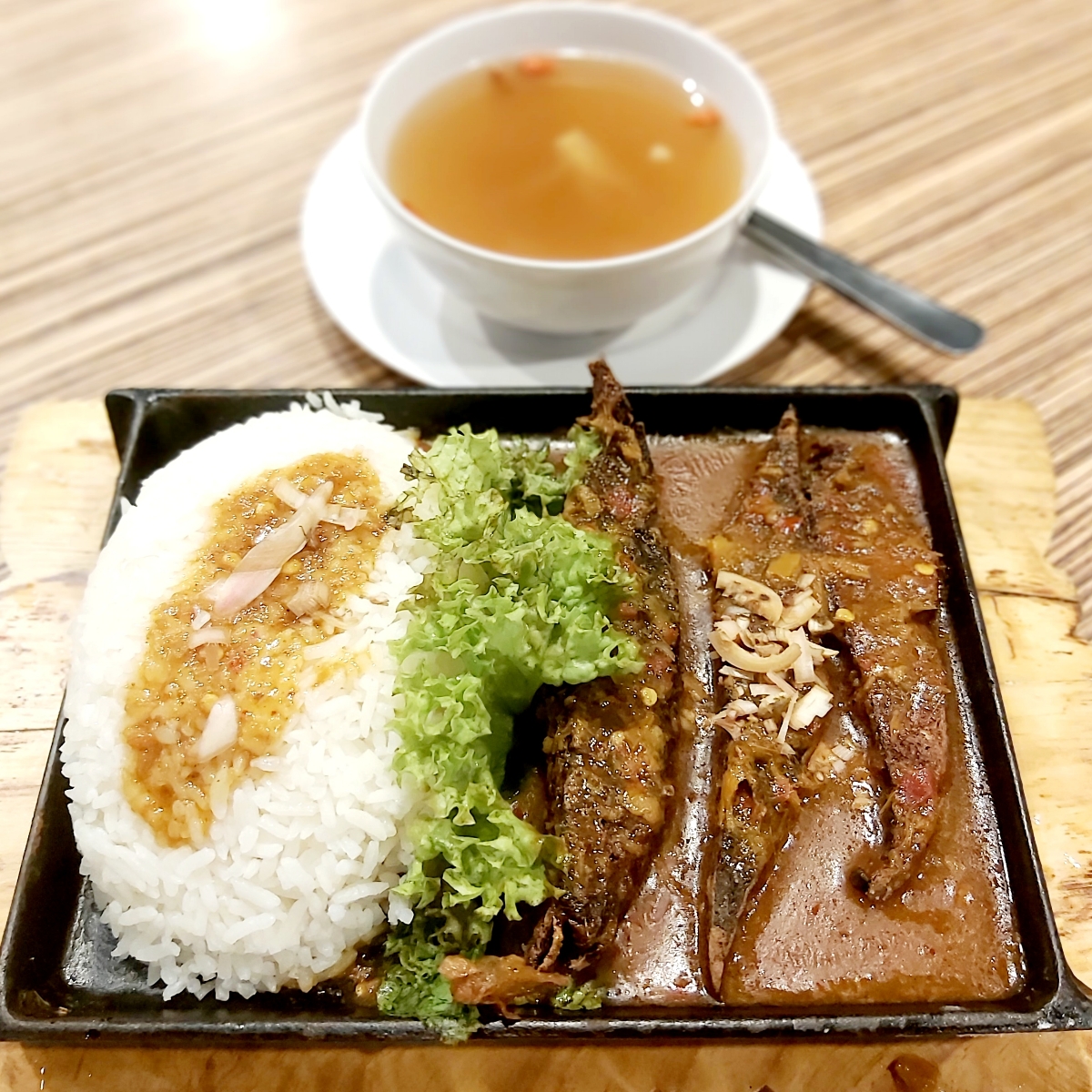 Hotplate Sambal Fish Rice Set at R&J Cosy Corner (Zi Zai Vegetarian ...