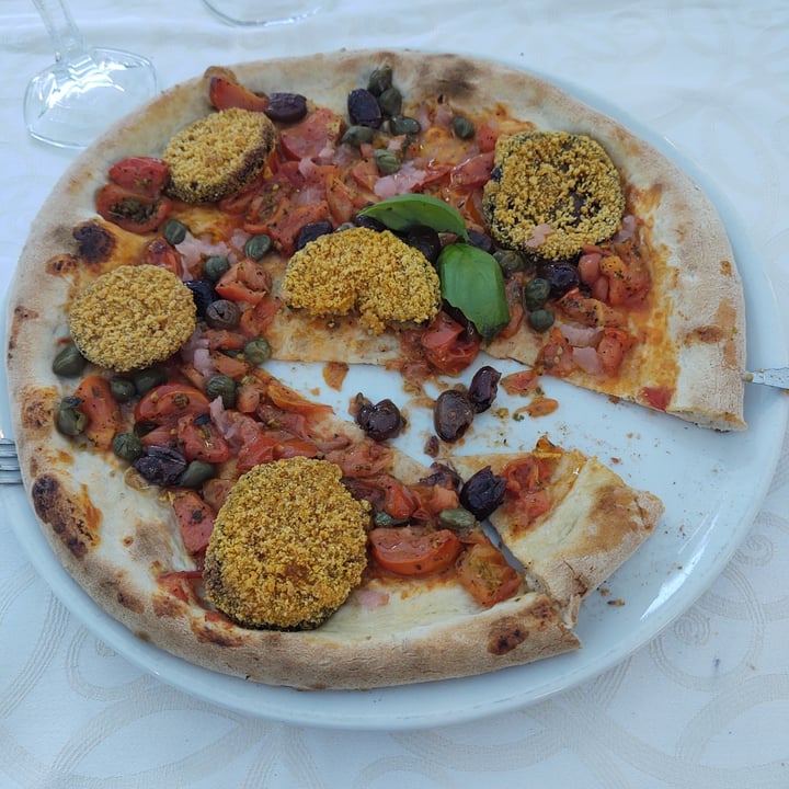 Val Goccia Valbrenta, Italy Pizza Vegan ( Cipolle Di Tropea, Olive ...