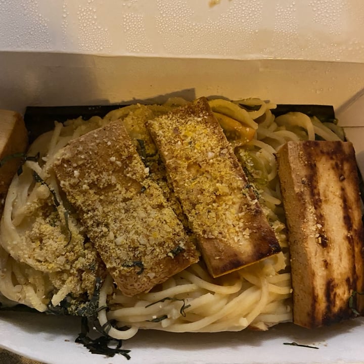 The Sloth Indonesia Hummus pasta Review | abillion