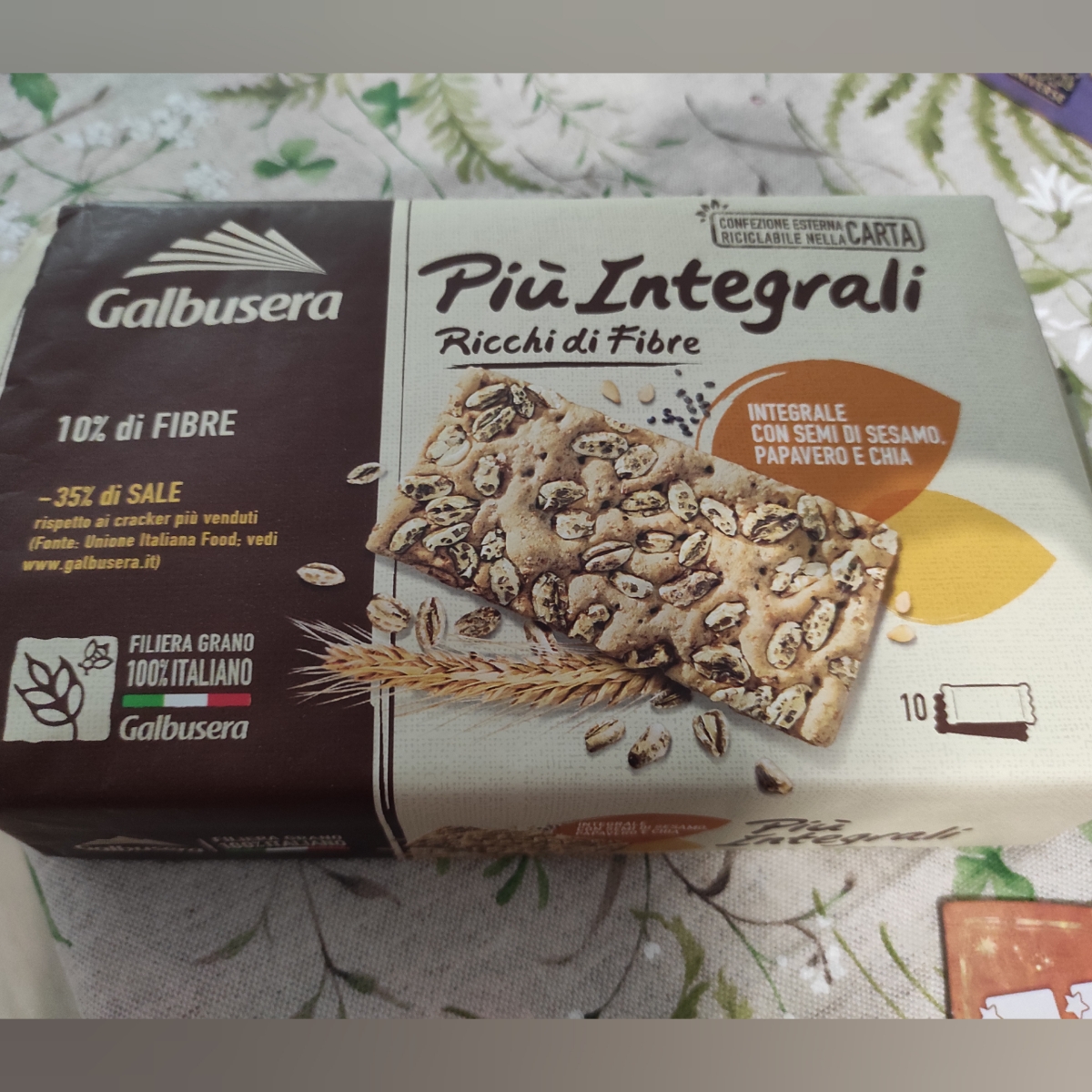 Cracker integrali con semi from Galbusera - Vegan Product Reviews ...