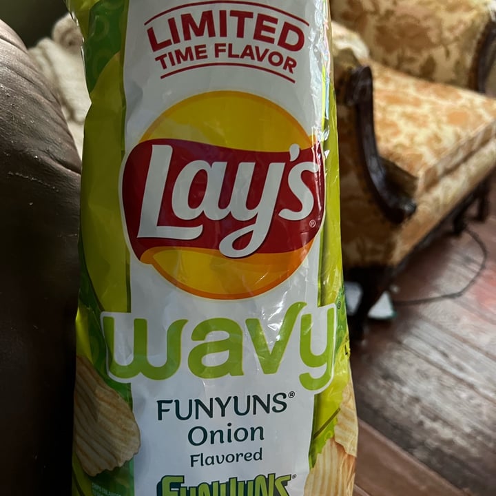 Lay's Wavy Funyuns Onion flavored chips Review | abillion