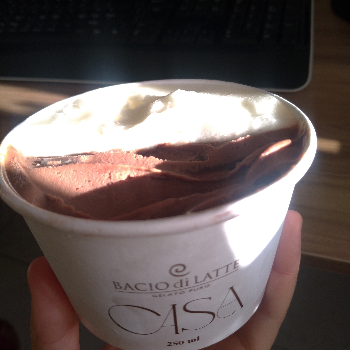 Sorvete de chocolate com avelã from Bacio di latte - Vegan Product ...