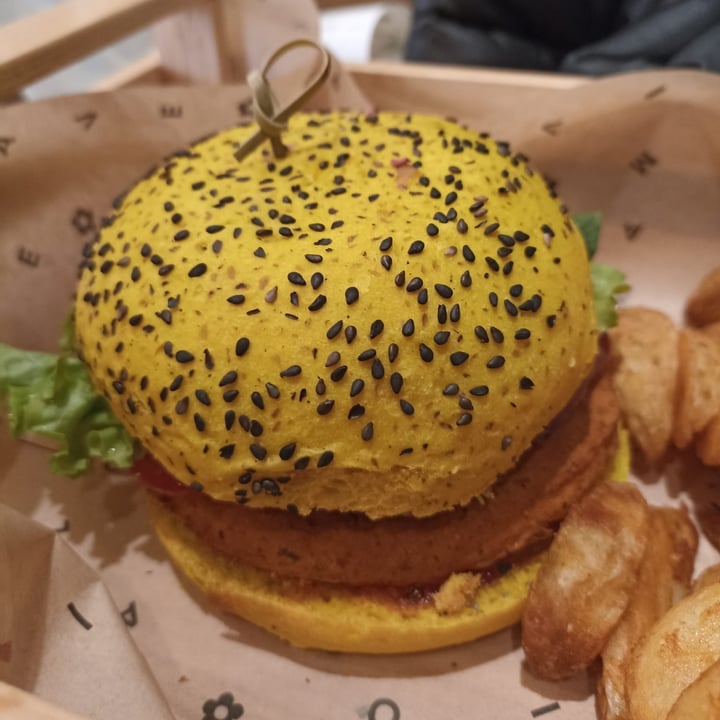 Flower Burger Roma Roma, Italy Spicy cecio Review | abillion