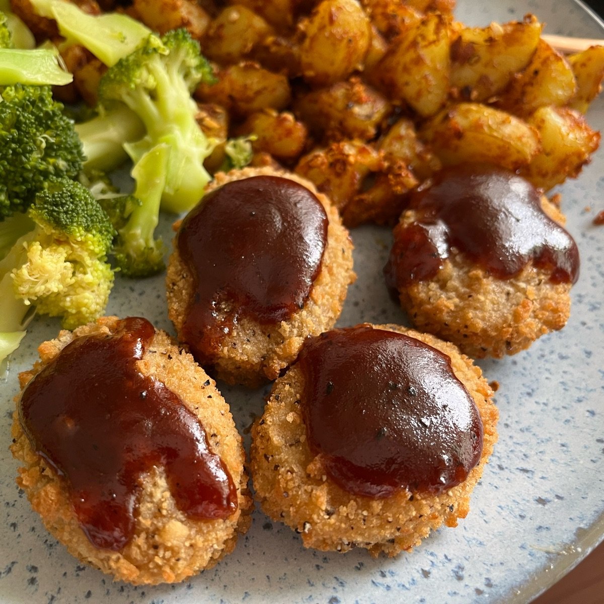 8 Meat-Free Chicken Wings With BBQ Sauce from Asda Plant Based - Vegan ...