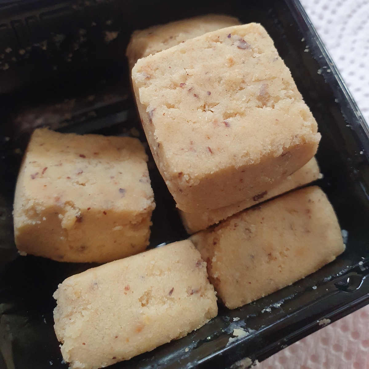 Mdm Ling Bakery Classic Hazelnut Reviews | abillion