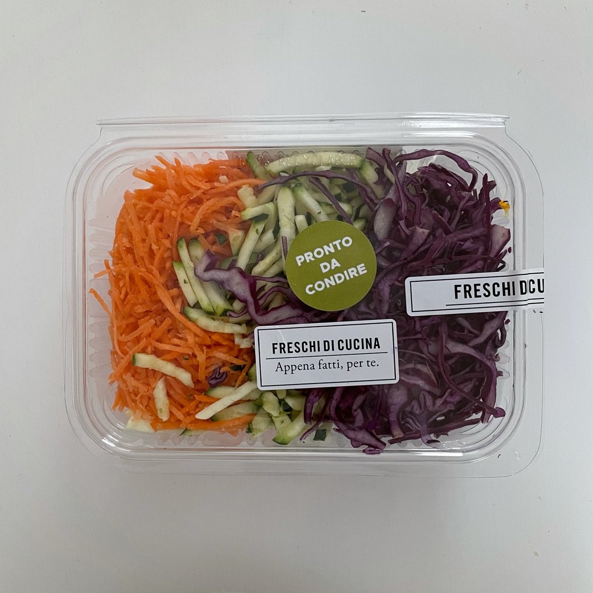 Carote, zucchine e cavolo julienne from Freschi di cucina - Vegan ...