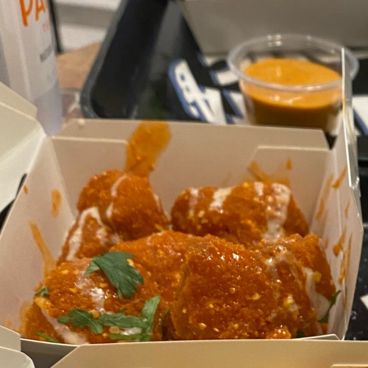 Beatnic Manhattan, New York, United States Buffalo Cauli Poppers Review ...