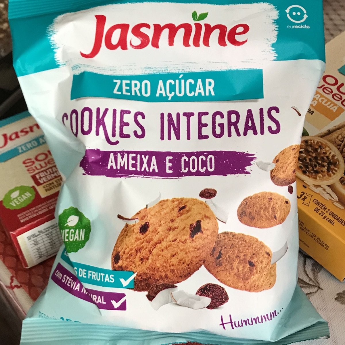 Cookies integrais ameixa e coco from Jasmine - Vegan Product Reviews ...