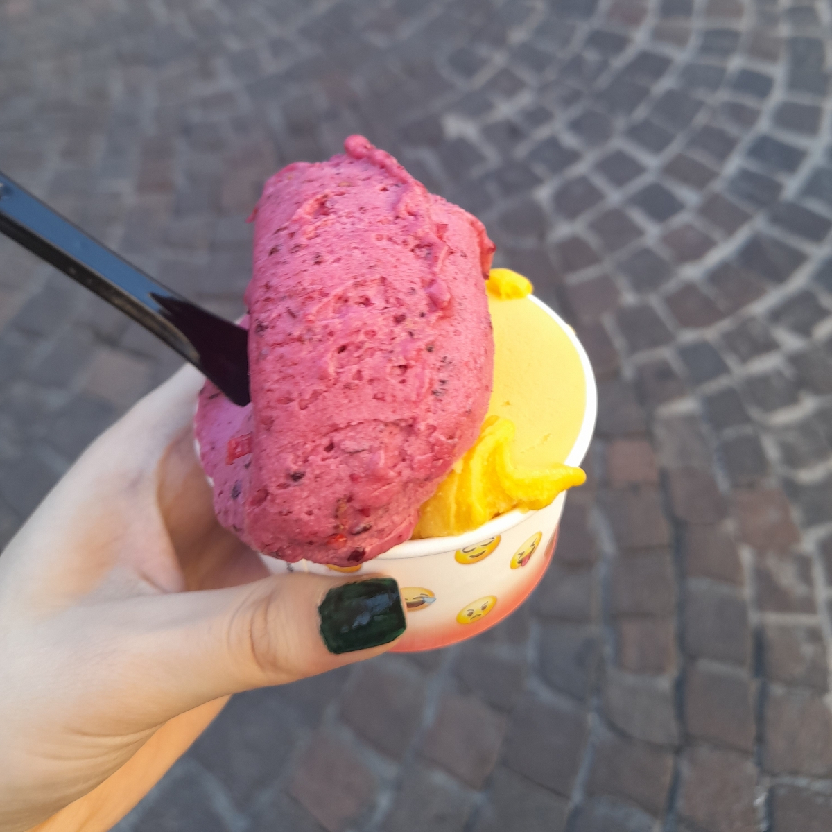 gelato mango e frutti di bosco at Gelateria Brivido, Piacenza - Vegan ...