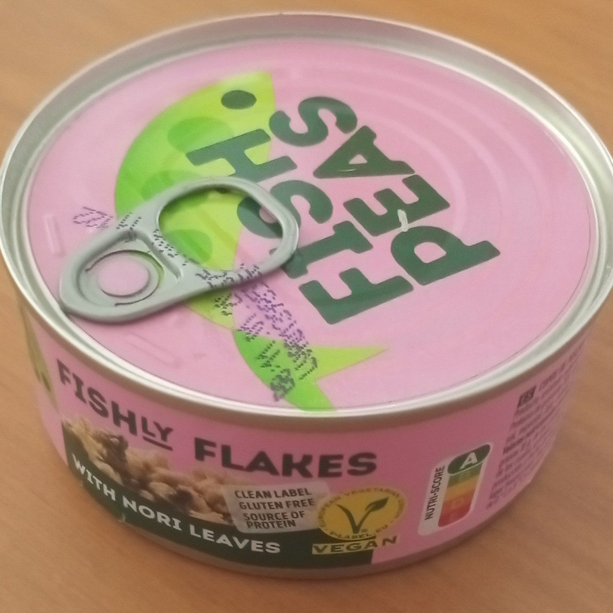 Fishly Flakes with nori leaves from fish peas - Vegan Product Reviews ...