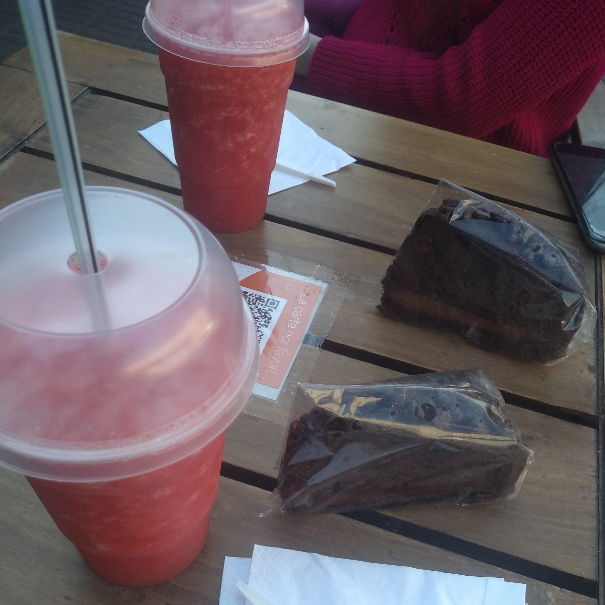 Torta y licuado de frutilla from Pupita café - Vegan Product Reviews ...