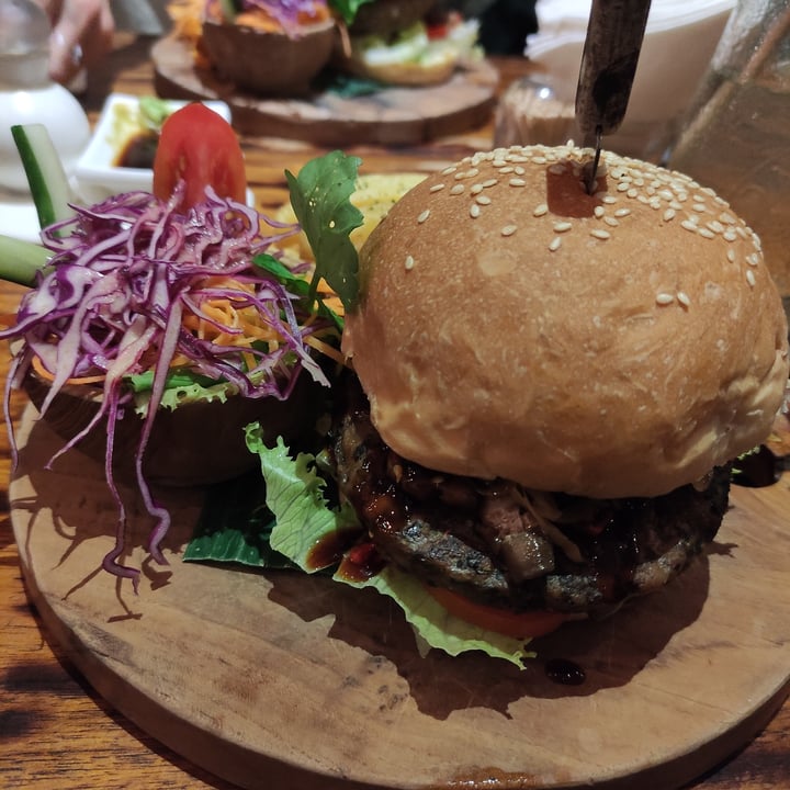 Ingka Restaurant Bali Indonesia Spicy Mushrooms Burger Review | abillion