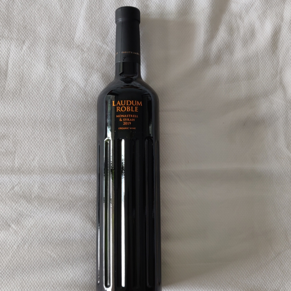 Vino Tinto Monastrell Syrach from Laudum Roble - Vegan Product Reviews ...