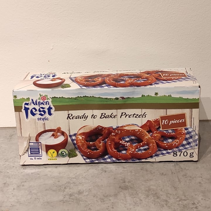 Alpen fest style Pretzels (Frozen) Review | abillion