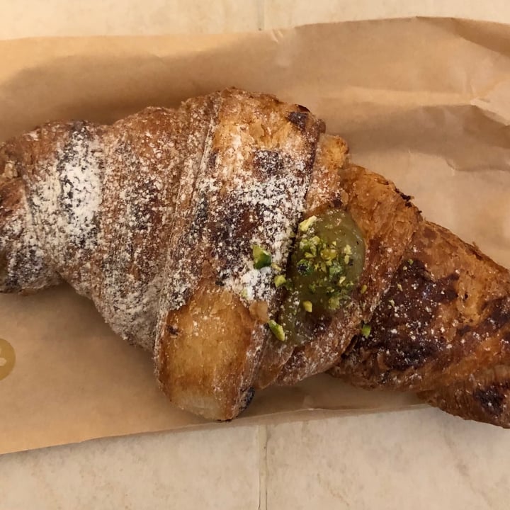 Wani - Vegan Bakery Roma, Italy Cornetto Al Pistacchio Review | abillion