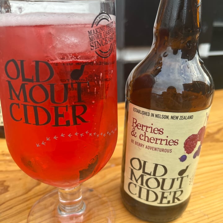 Old Mout Cider Berries & Cherries Fruit Cider Review | abillion