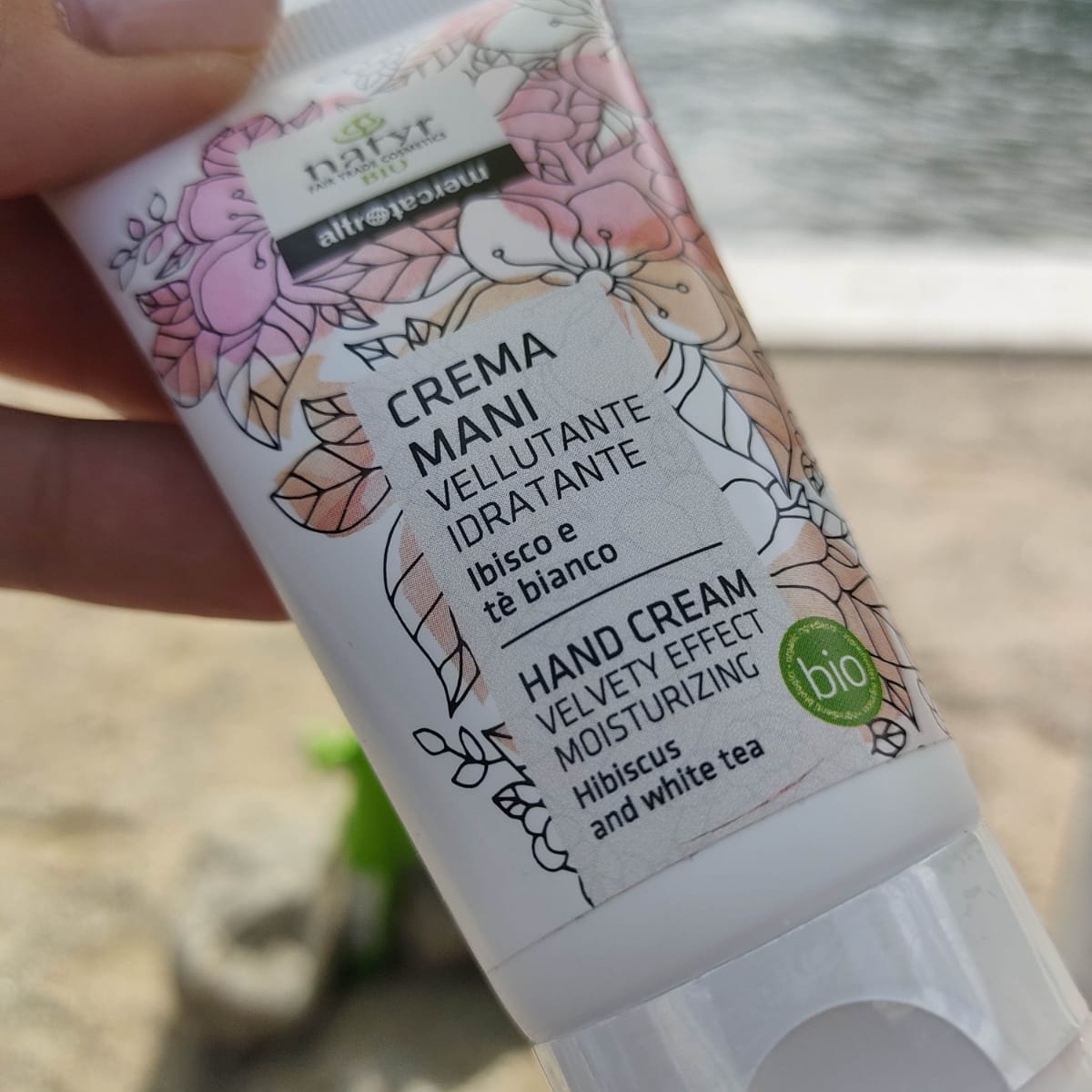 Crema mani ibisco e te bianco from Natyr - Vegan Product Reviews ...