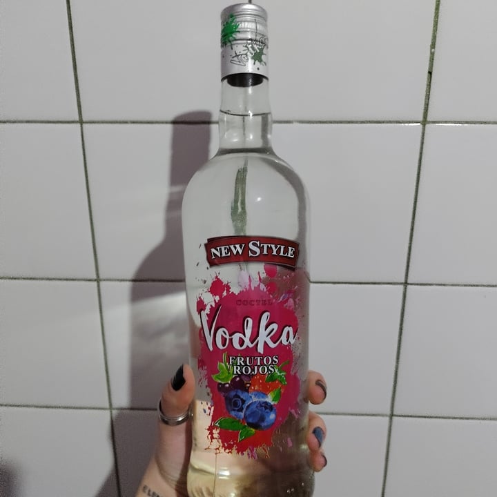 new style Vodka De Frutos Rojos Review | abillion