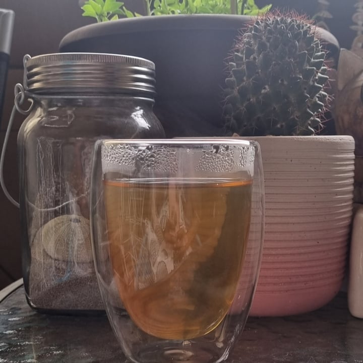 Five roses Green tea apple and pear flavoured Review | abillion