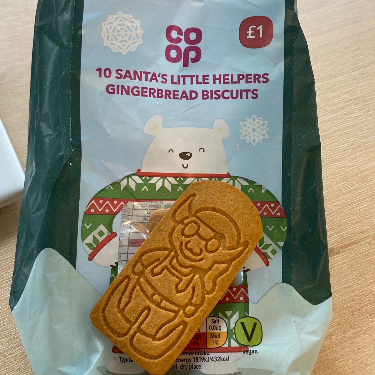 10 Santa’s little helper gingerbread biscuits from Coop - Vegan Product ...