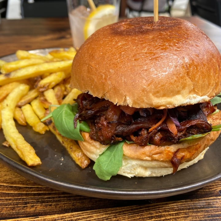 Vrutal Barcelona, Spain BBQ Pulled Mushroom Bap Review | abillion