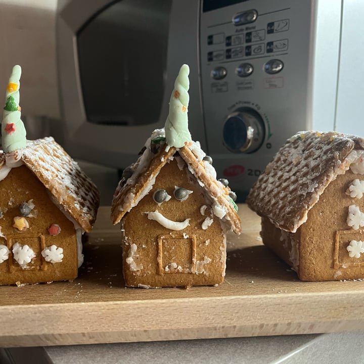 Ikea Vintersaga Gingerbread House Review | abillion