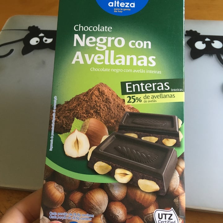 Alteza Chocolate Chocolate Avellanas Enteras Review | abillion