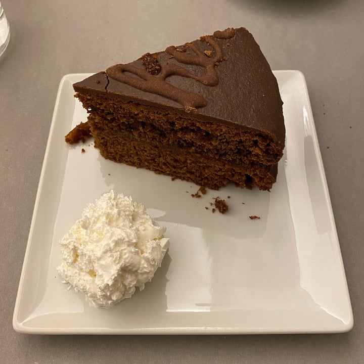 uno-caff-olistico-bologna-italy-sacher-review-abillion