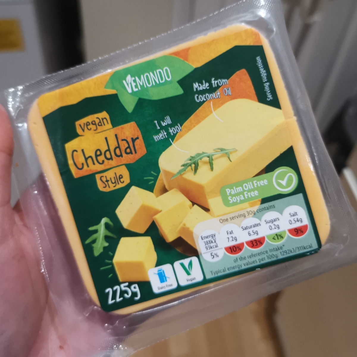 Cheddar cheese Block from Vemondo - Vegan Product Reviews & Ratings ...