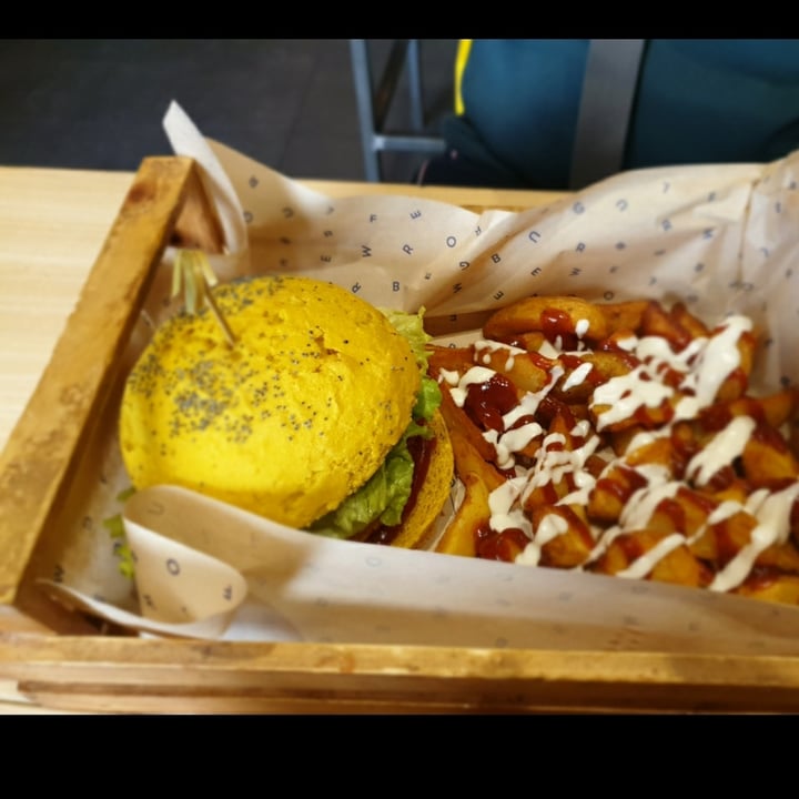 Flower Burger Roma Roma, Italy Spicy cecio Review | abillion