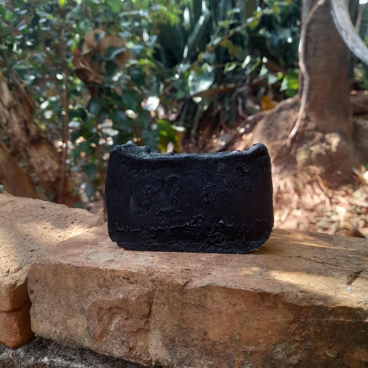 Sabonete de Argila Preta e Carvão Vegetal from Xero de Flor Cosméticos ...