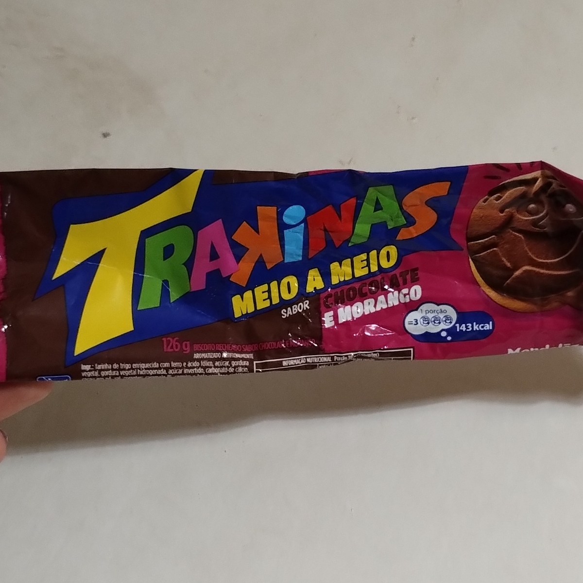 biscoito recheado Sabor Chocolate E Morango from Trakinas - Vegan ...