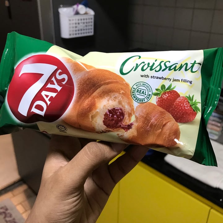 7 Days Croissant with Strawberry Jam Filling Review | abillion