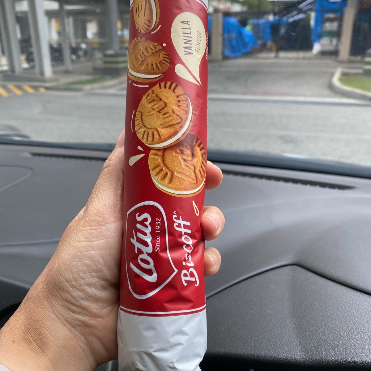 Biscoff Sandwich Cookie (Vanilla Flavour) from Lotus Biscoff - Vegan ...