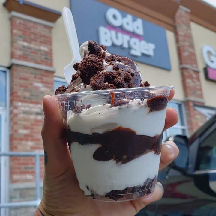 Odd Burger Canada Hot fudge brownie sundae Review | abillion