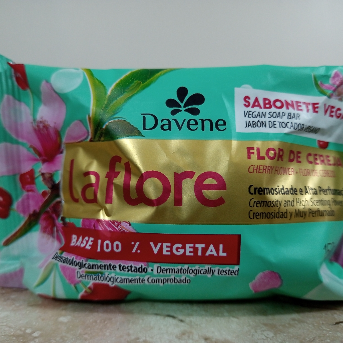La flore sabonete vegetal flor de cereja from Davene - Vegan Product ...