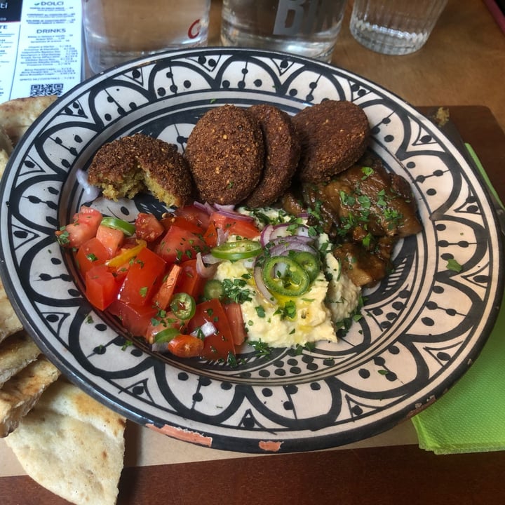 Le Presine Volanti Milano, Italy Piatto Falafel 🧆 Review | abillion