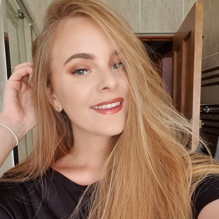 Daisy (@daisycherry) | abillion