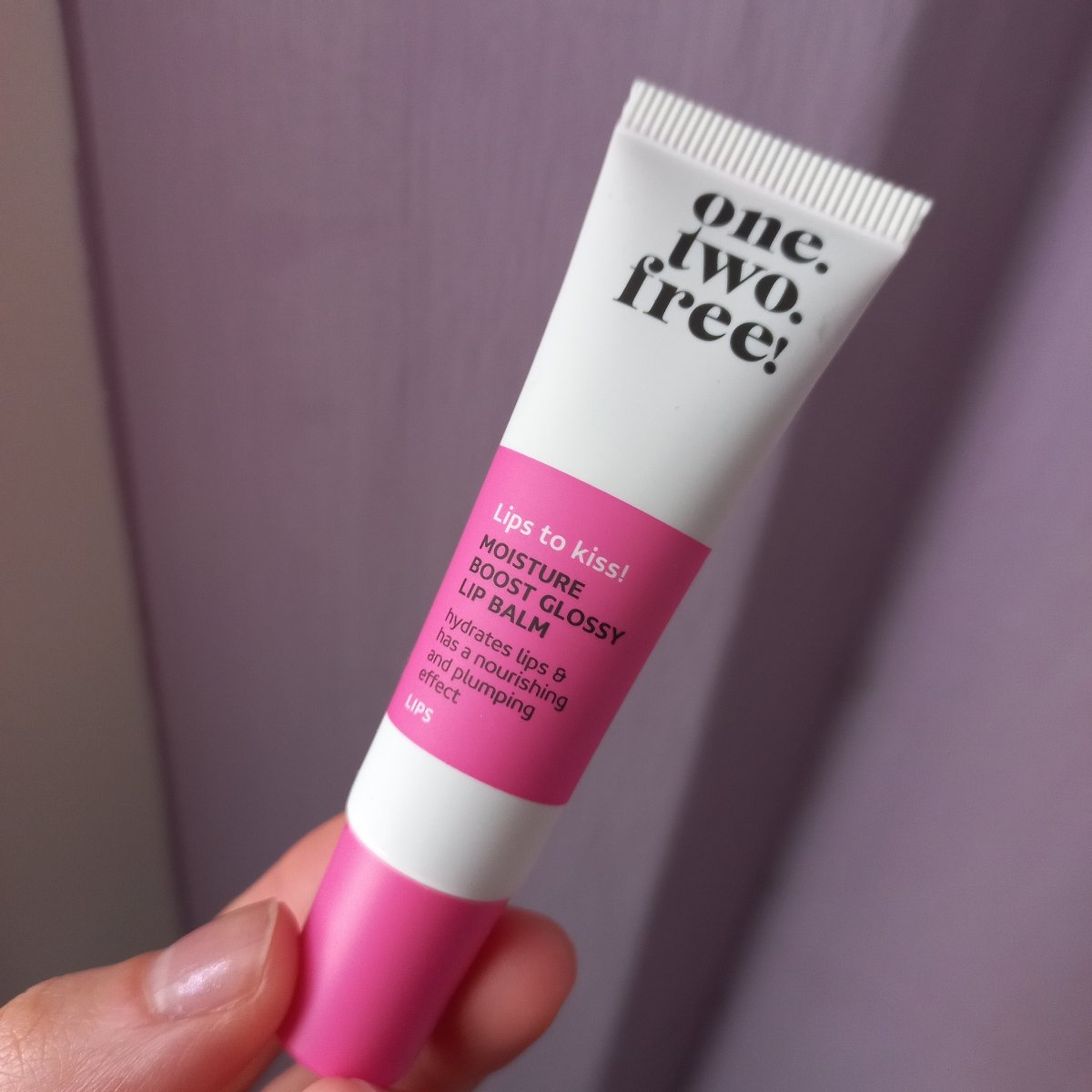 One Two Free! Moisture Boost Glossy Lip Balm Reviews | abillion