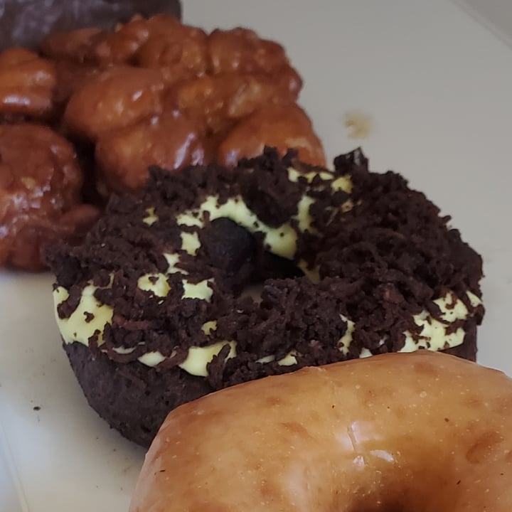 Cartems Donuts Central, Vancouver, Canada Nanaimo bar donut Review ...