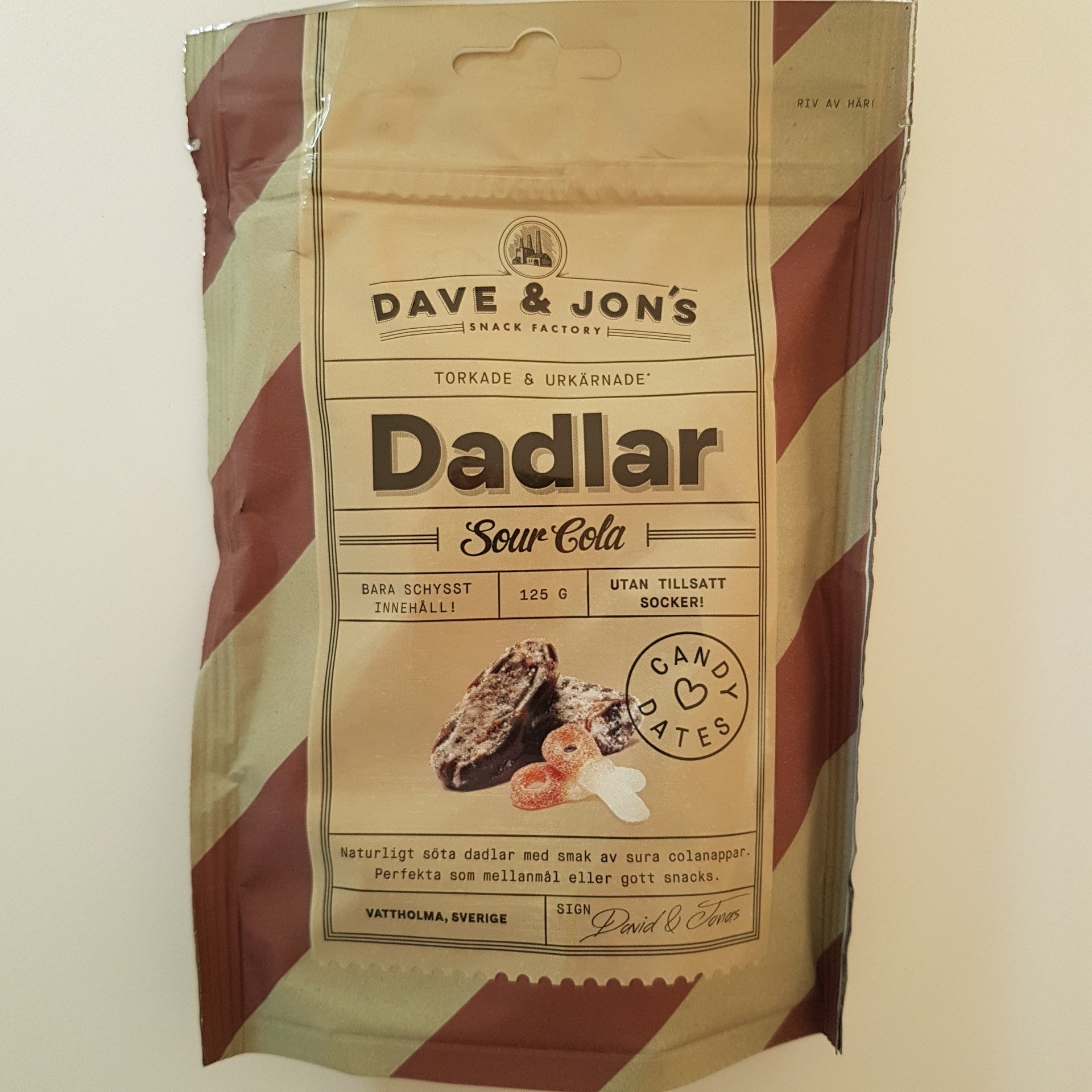 Dave & Jon's Dadlar Sour cola from Famora Foods - Vegan Product Reviews ...
