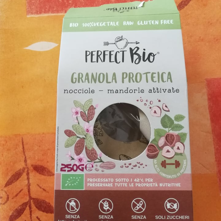 Perfect Bio Granola proteica - nocciole e mandorle attivate Review ...