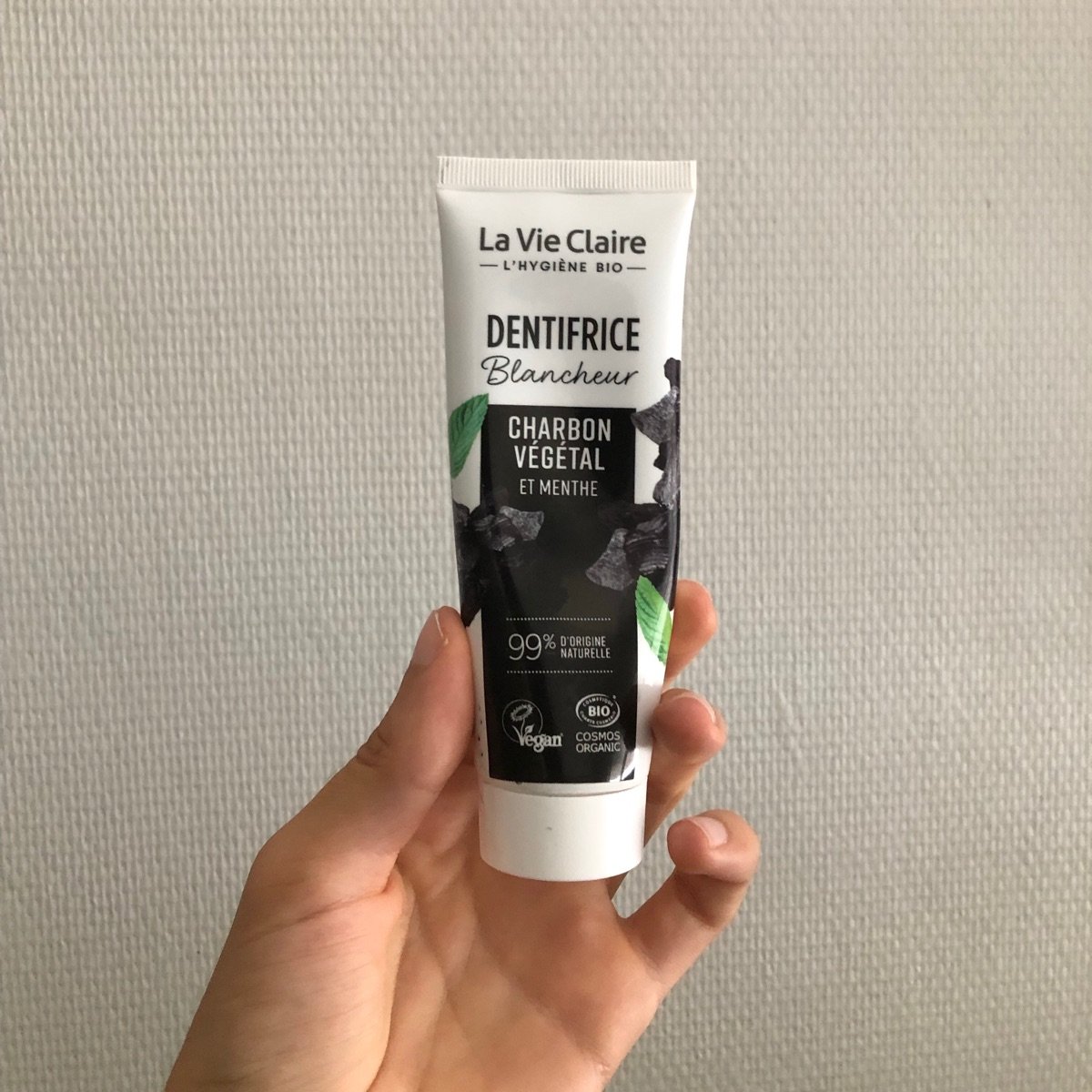 Dentifrice Blancheur au charbon Bio from La Vie Claire - Vegan Product ...