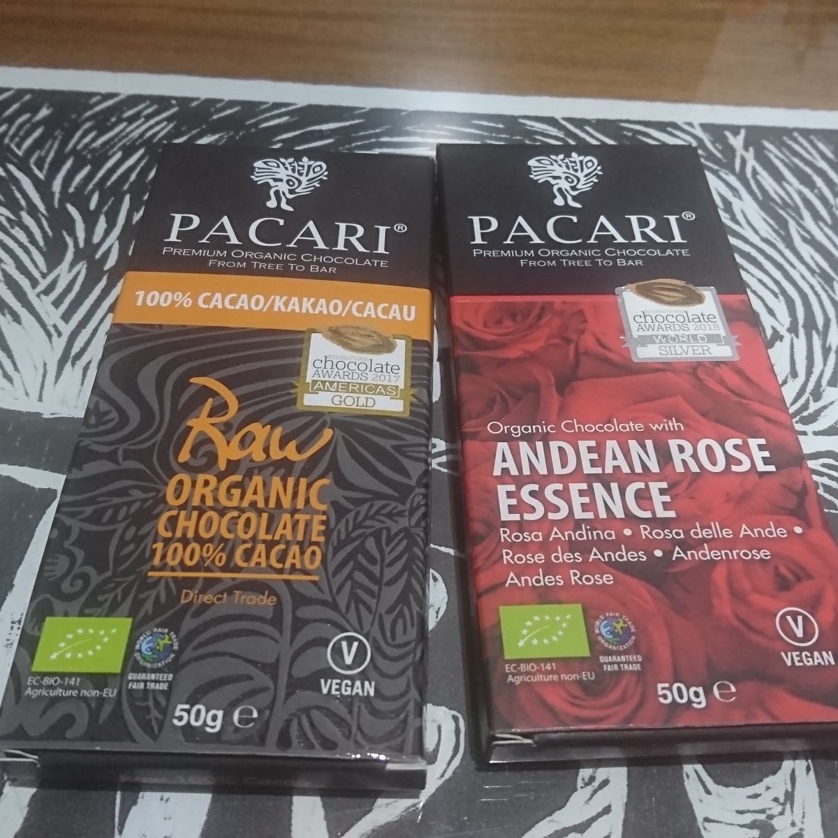 Chocolate orgánico con esencia de rosas from Paccari - Vegan Product ...