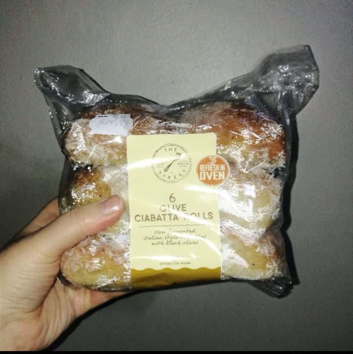 The Bakery @ Checkers Olive Ciabatta Rolls Review | abillion