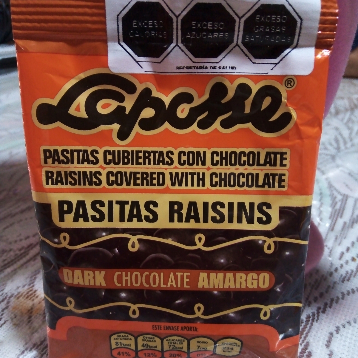 Pasitas cubiertas con chocolate from Laposse - Vegan Product Reviews ...