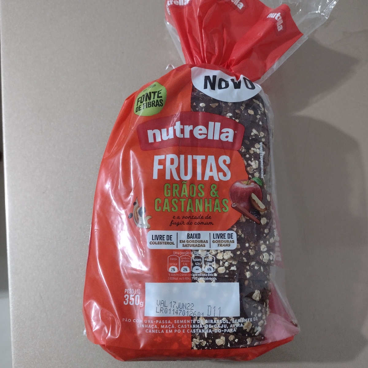 Pão frutas grãos e castanhas from Nutrella - Vegan Product Reviews ...