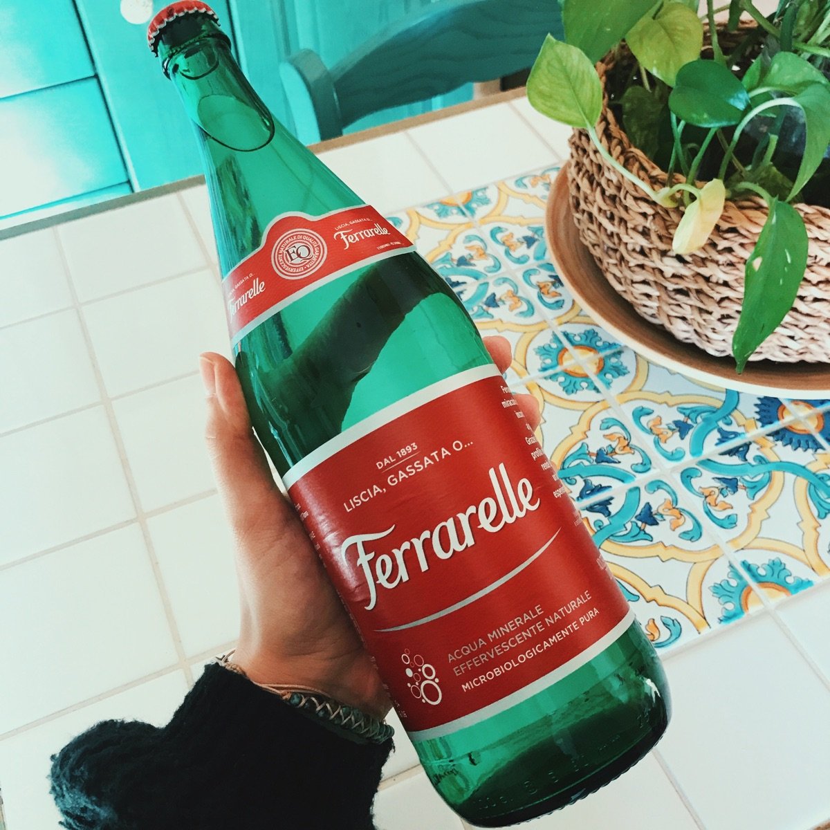 Acqua Minerale Effervescente Naturale from Ferrarelle - Vegan Product ...
