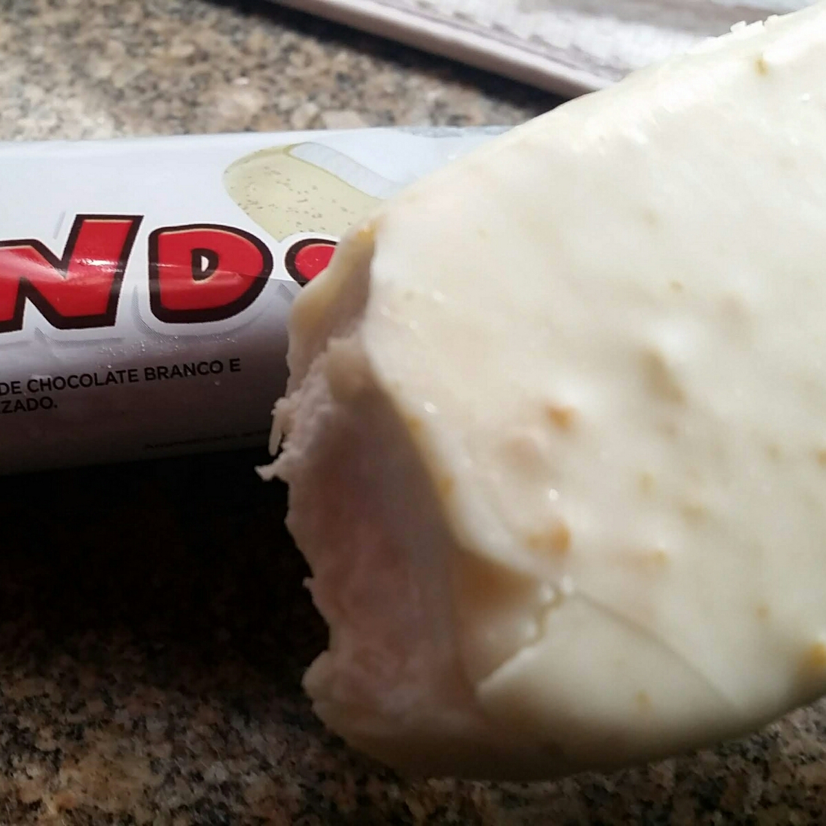 Sorvete de Baunilha com cobertura de chocolate Branco from Mondo ...