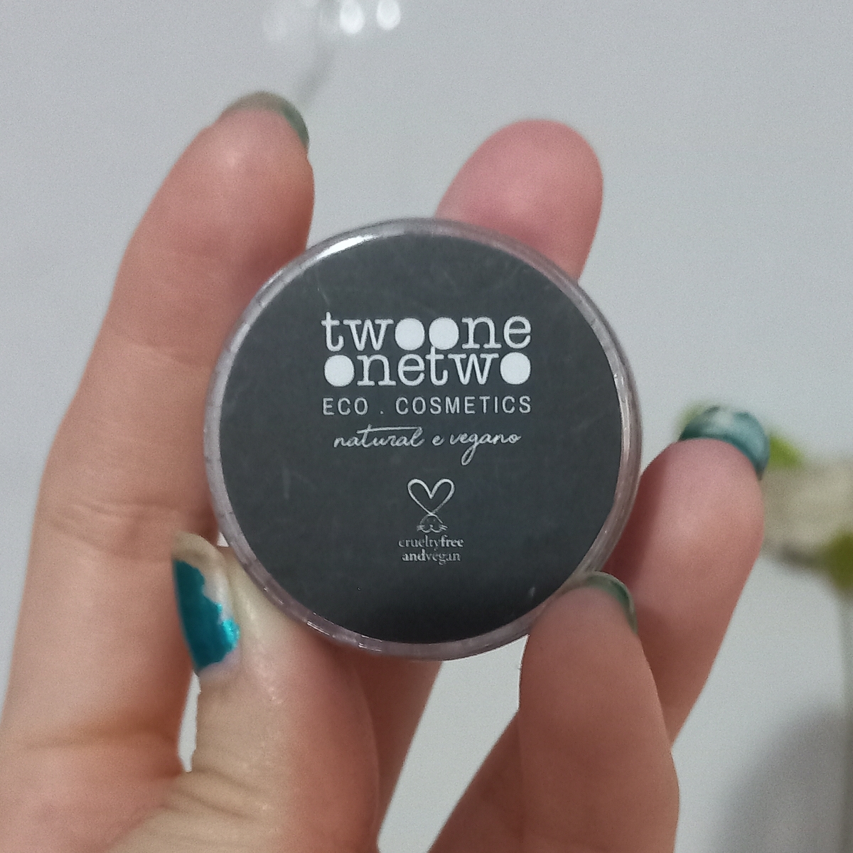 Sombra em pó from Twoone Onetwo - Vegan Product Reviews & Ratings | abillion